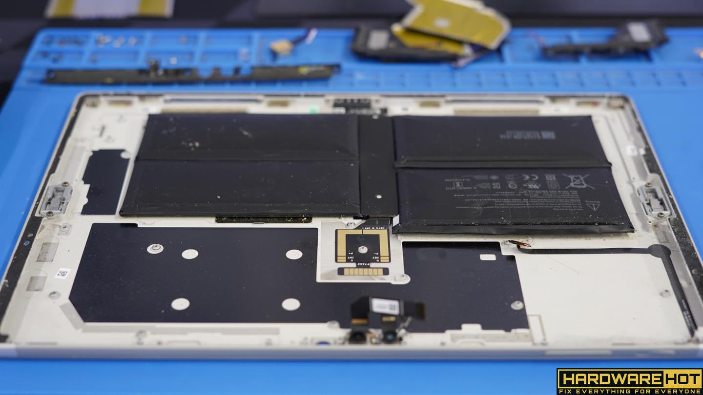 รับเปลี่ยน Battery Microsoft Surface Pro 5 อาการแบตบวม